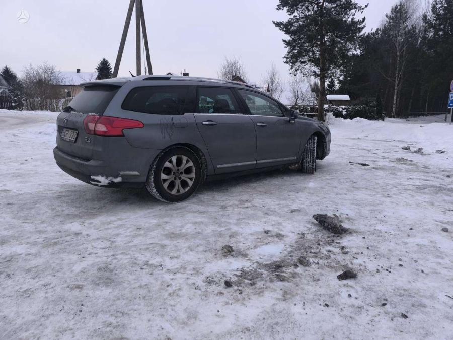 Grey Citroen C5 2008 in Klaipeda, with an engine capacity of 2.00 L and mileage of 320 thousand km for 2500 €, photo 2 on AUTOMOTO.COM.LV