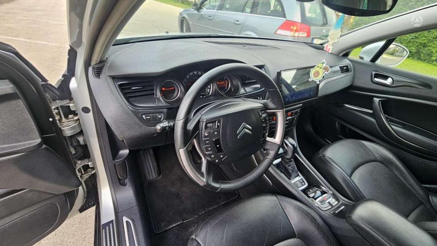 Grey Citroen C5 2008 in Kazlu Ruda, with an engine capacity of 2.00 L and mileage of 247 thousand km for 2900 €, photo 9 on AUTOMOTO.COM.LV