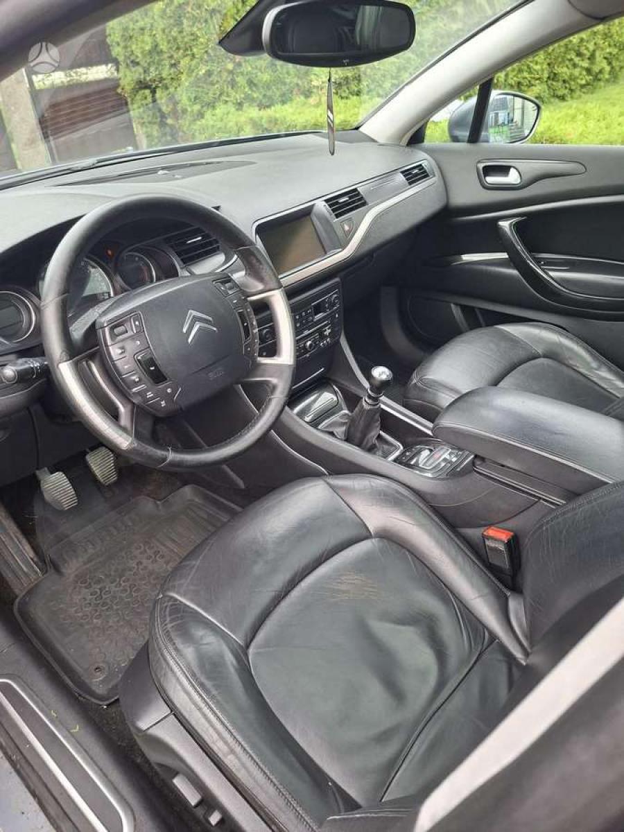 Pelēks Citroen C5 2008 Šauļi, ar dzinēja tilpumu 2.00 L un nobraukumu 333 tūkst. km par 1600 €, foto 17 vietnē AUTOMOTO.COM.LV