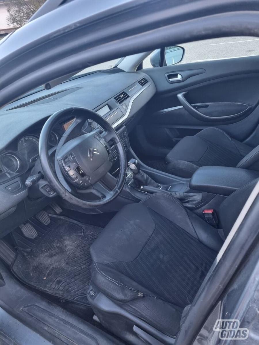 Pelēks Citroen C5 2008 Utena, ar dzinēja tilpumu 1.60 L un nobraukumu 334 tūkst. km par 720 €, foto 8 vietnē AUTOMOTO.COM.LV