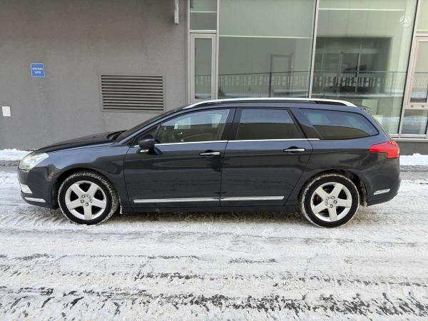 Pelēks Citroen C5 2009 Viļņa, ar dzinēja tilpumu 2.00 L un nobraukumu 356 tūkst. km par 2750 €, foto 2 vietnē AUTOMOTO.COM.LV