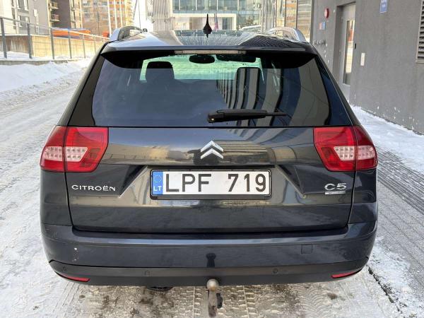 Pelēks Citroen C5 2009 Viļņa, ar dzinēja tilpumu 2.00 L un nobraukumu 356 tūkst. km par 2750 €, foto 4 vietnē AUTOMOTO.COM.LV