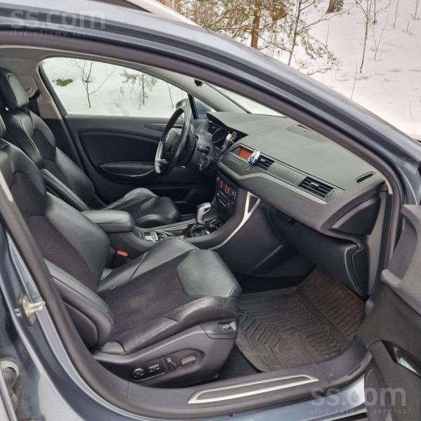 Pelēks Citroen C5 2009 Ogre, ar dzinēja tilpumu 2.70 L un nobraukumu 240 tūkst. km par 2700 €, foto 6 vietnē AUTOMOTO.COM.LV