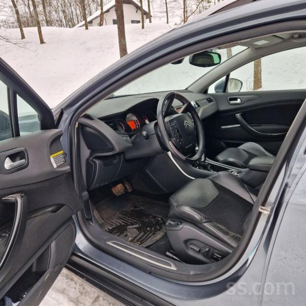 Pelēks Citroen C5 2009 Ogre, ar dzinēja tilpumu 2.70 L un nobraukumu 240 tūkst. km par 2700 €, foto 7 vietnē AUTOMOTO.COM.LV