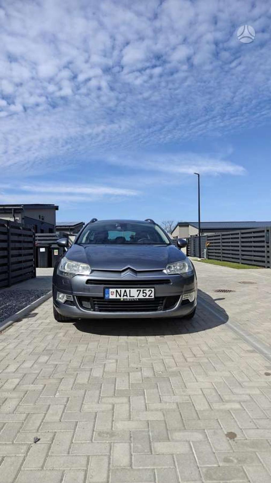Pelēks Citroen C5 2009 Klaipėda, ar dzinēja tilpumu 2.00 L un nobraukumu 322 tūkst. km par 1000 €, foto 1 vietnē AUTOMOTO.COM.LV