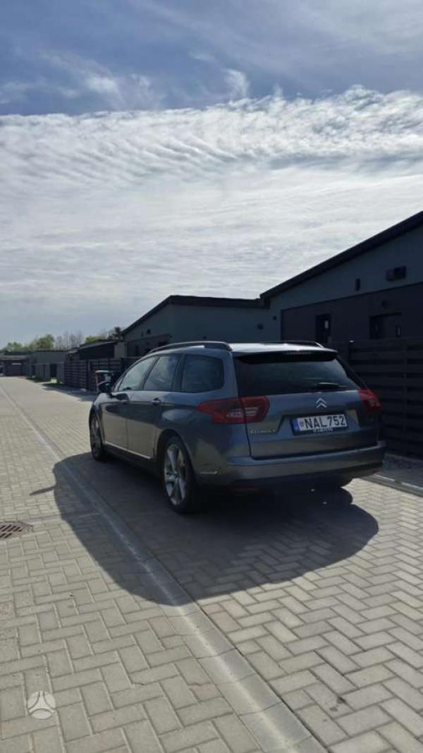 Grey Citroen C5 2009 in Klaipeda, with an engine capacity of 2.00 L and mileage of 322 thousand km for 1000 €, photo 4 on AUTOMOTO.COM.LV