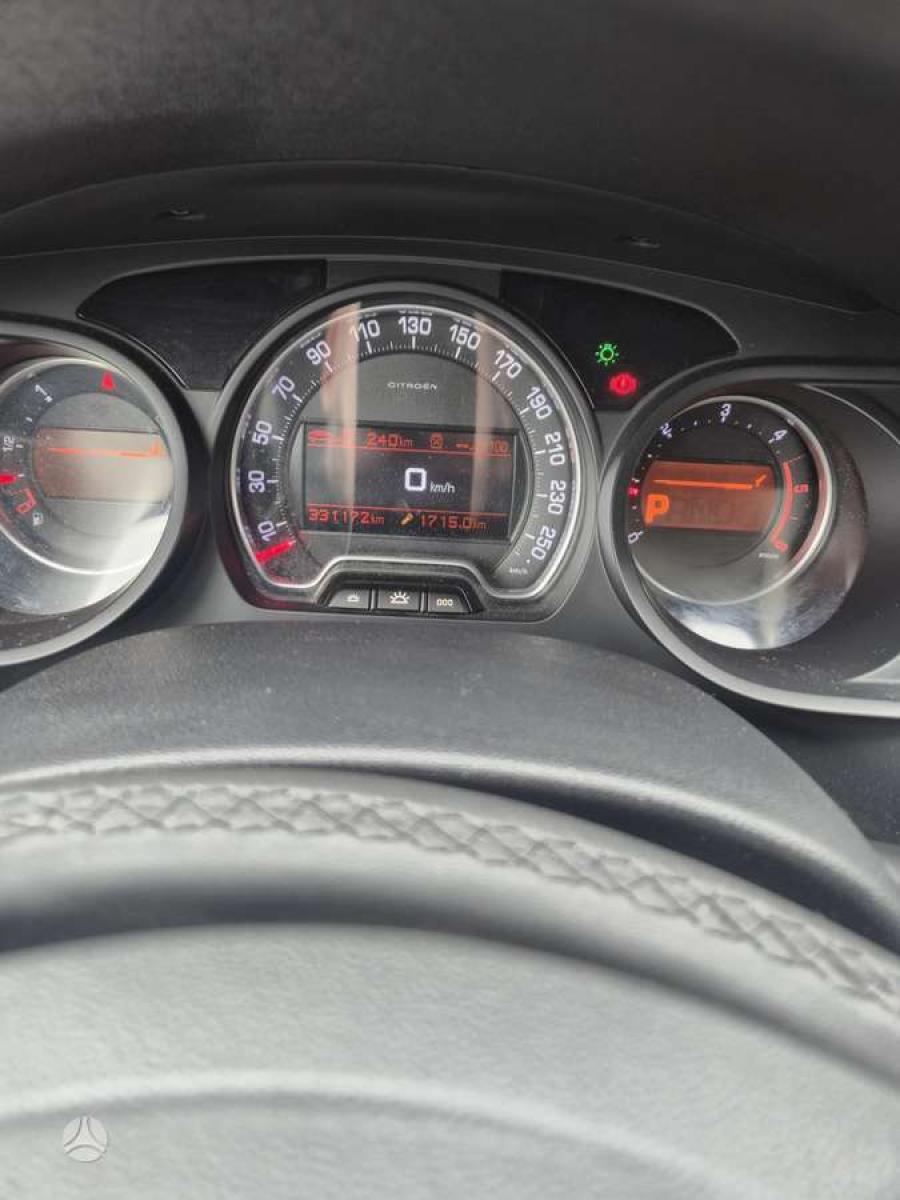 Grey Citroen C5 2009 in Vilnius, with an engine capacity of 2.00 L and mileage of 330 thousand km for 1650 €, photo 12 on AUTOMOTO.COM.LV