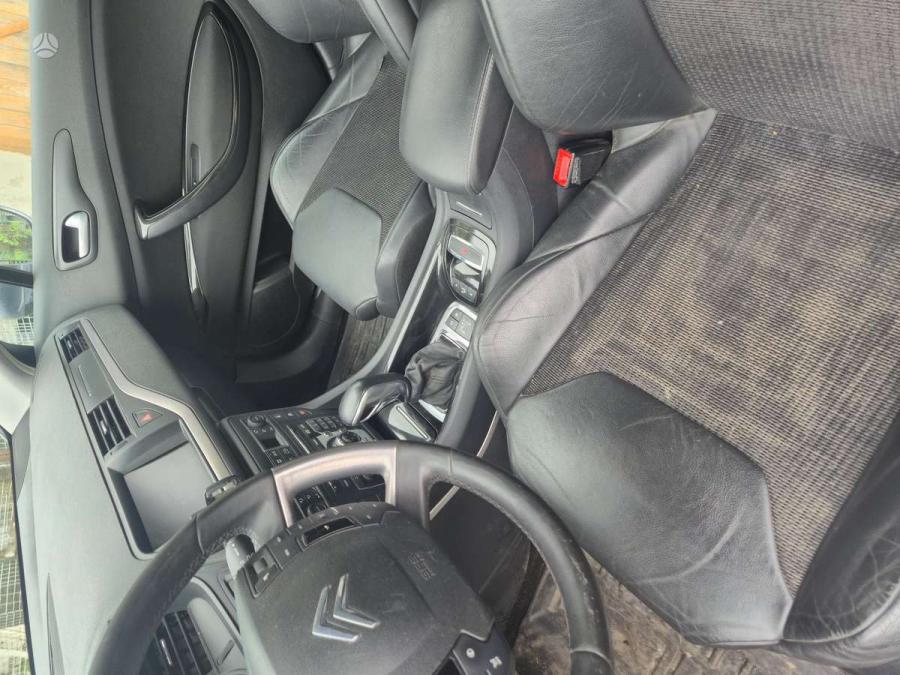 Grey Citroen C5 2009 in Vilnius, with an engine capacity of 2.00 L and mileage of 330 thousand km for 1650 €, photo 19 on AUTOMOTO.COM.LV