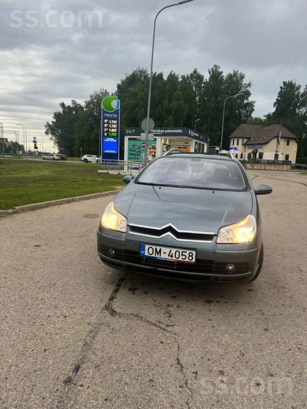 Grey Citroen C5 2009 in Riga, with an engine capacity of 2.00 L and mileage of 198 thousand km for 1950 €, photo 1 on AUTOMOTO.COM.LV
