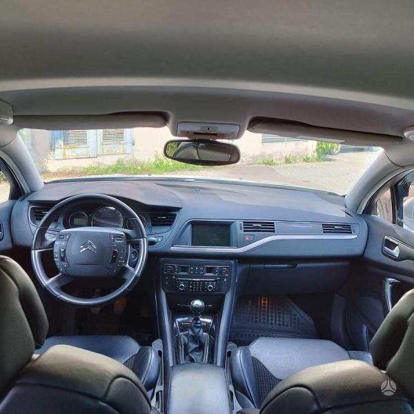 Pelēks Citroen C5 2009 Viļņa, ar dzinēja tilpumu 2.00 L un nobraukumu 269 tūkst. km par 3400 €, foto 7 vietnē AUTOMOTO.COM.LV