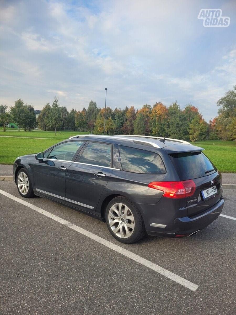 Pelēks Citroen C5 2009 Panevēža, ar dzinēja tilpumu 3.00 L un nobraukumu 329 tūkst. km par 3450 €, foto 4 vietnē AUTOMOTO.COM.LV