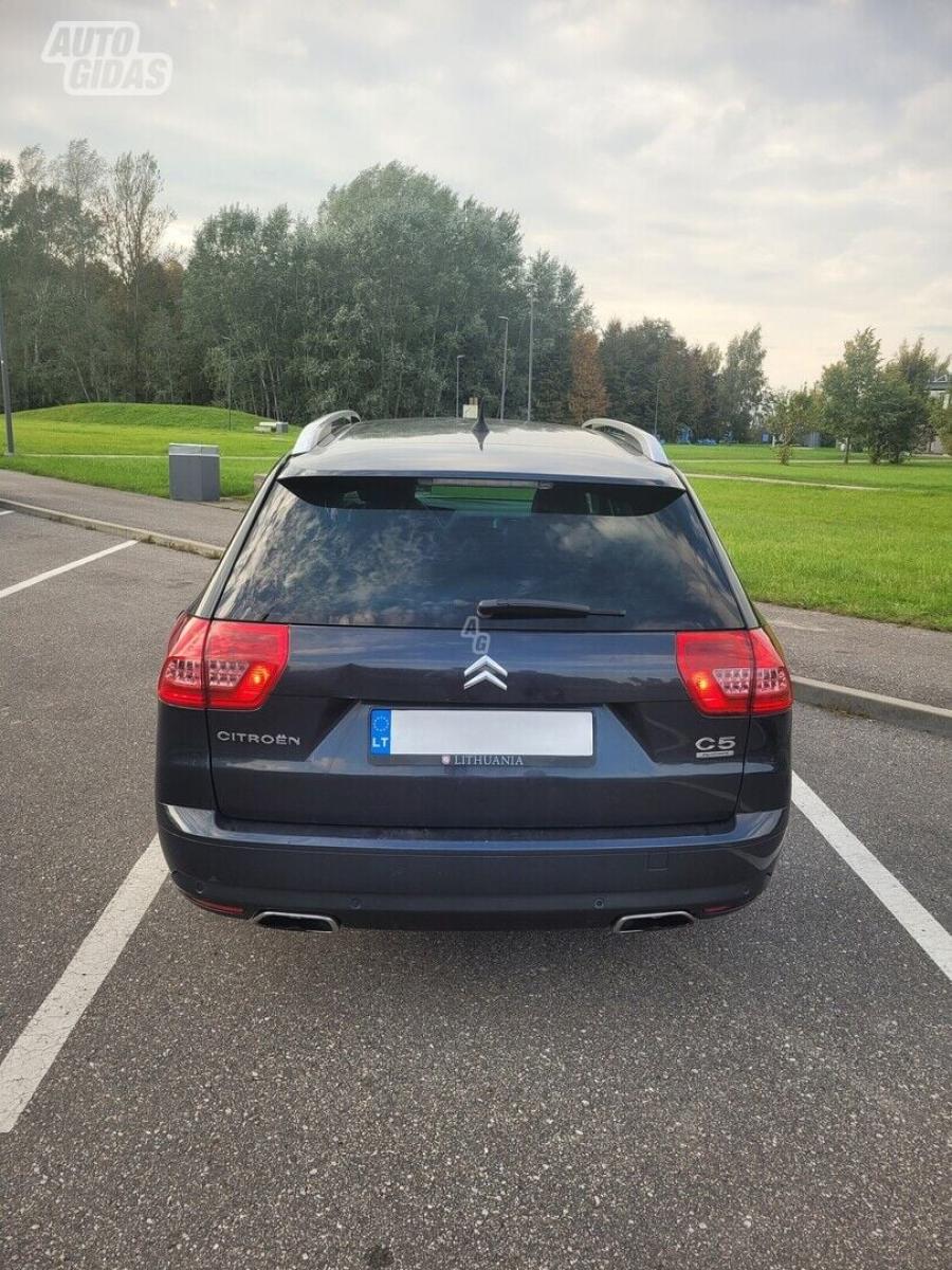 Pelēks Citroen C5 2009 Panevēža, ar dzinēja tilpumu 3.00 L un nobraukumu 329 tūkst. km par 3450 €, foto 5 vietnē AUTOMOTO.COM.LV