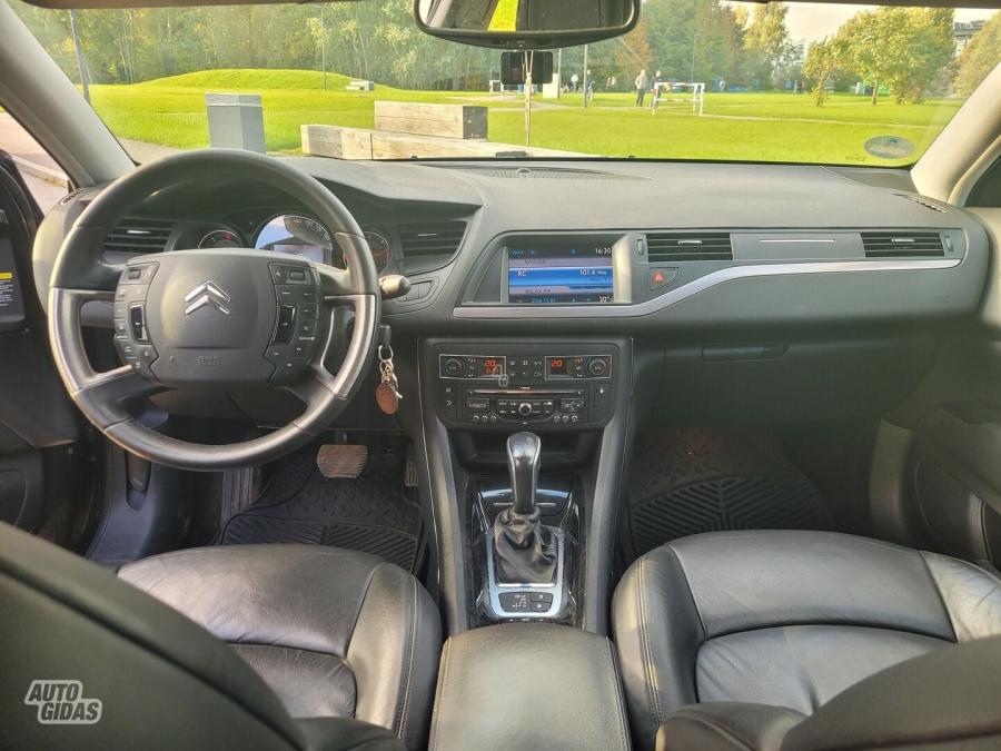 Pelēks Citroen C5 2009 Panevēža, ar dzinēja tilpumu 3.00 L un nobraukumu 329 tūkst. km par 3450 €, foto 13 vietnē AUTOMOTO.COM.LV