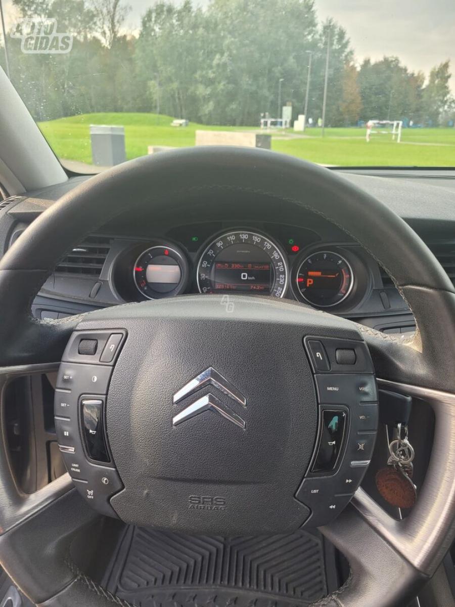 Pelēks Citroen C5 2009 Panevēža, ar dzinēja tilpumu 3.00 L un nobraukumu 329 tūkst. km par 3450 €, foto 14 vietnē AUTOMOTO.COM.LV