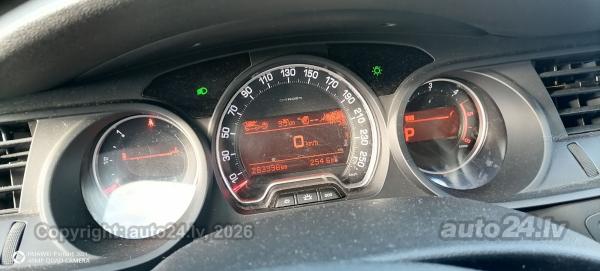 Pelēks Citroen C5 2010 Tallina, ar dzinēja tilpumu 2.00 L un nobraukumu 280 tūkst. km par 1700 €, foto 9 vietnē AUTOMOTO.COM.LV