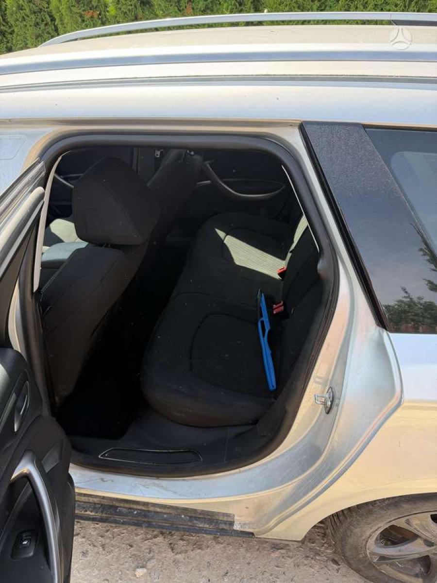 Pelēks Citroen C5 2010 Radviliškis, ar dzinēja tilpumu 2.00 L un nobraukumu 300 tūkst. km par 1200 €, foto 3 vietnē AUTOMOTO.COM.LV