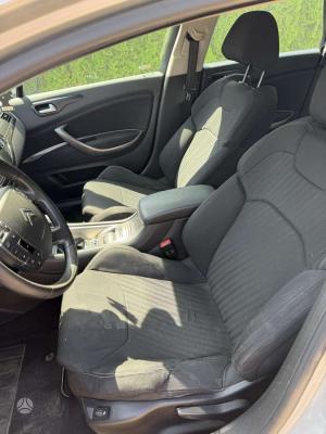 Pelēks Citroen C5 2010 Radviliškis, ar dzinēja tilpumu 2.00 L un nobraukumu 300 tūkst. km par 1200 €, foto 4 vietnē AUTOMOTO.COM.LV