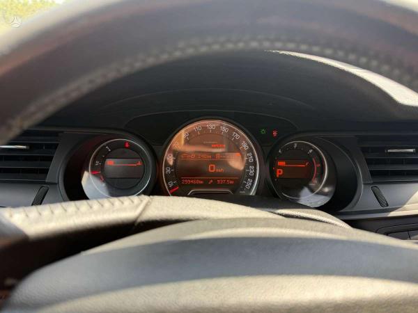 Grey Citroen C5 2010 in Radviliskis, with an engine capacity of 2.00 L and mileage of 300 thousand km for 1200 €, photo 4 on AUTOMOTO.COM.LV