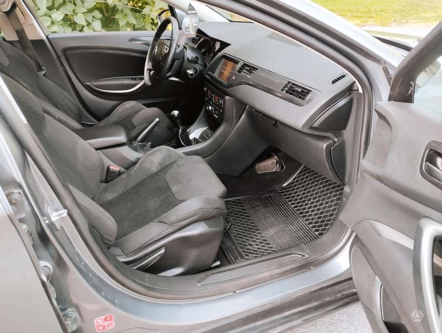 Pelēks Citroen C5 2010 Viļņa, ar dzinēja tilpumu 1.56 L un nobraukumu 280 tūkst. km par 1450 €, foto 7 vietnē AUTOMOTO.COM.LV