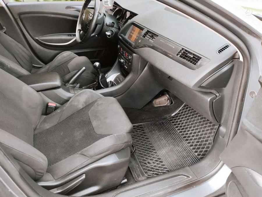 Pelēks Citroen C5 2010 Viļņa, ar dzinēja tilpumu 1.56 L un nobraukumu 280 tūkst. km par 1450 €, foto 8 vietnē AUTOMOTO.COM.LV