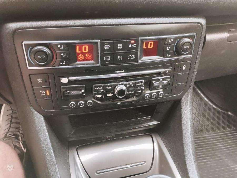 Pelēks Citroen C5 2010 Viļņa, ar dzinēja tilpumu 1.56 L un nobraukumu 280 tūkst. km par 1450 €, foto 13 vietnē AUTOMOTO.COM.LV