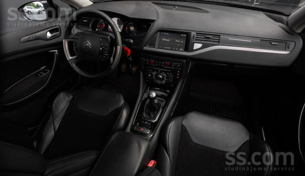 Pelēks Citroen C5 2010 Jelgava, ar dzinēja tilpumu 2.00 L un nobraukumu 230 tūkst. km par 2900 €, foto 7 vietnē AUTOMOTO.COM.LV
