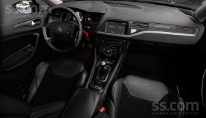 Pelēks Citroen C5 2010 Jelgava, ar dzinēja tilpumu 2.00 L un nobraukumu 230 tūkst. km par 2900 €, foto 8 vietnē AUTOMOTO.COM.LV