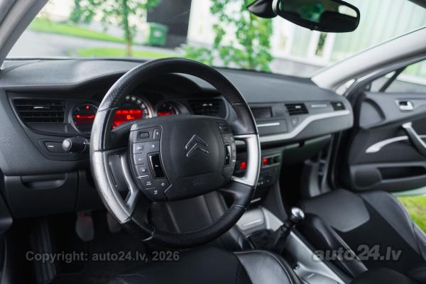 Ситроен С5 2010 в Таллин на AUTOMOTO.COM.LV Серый Ситроен С5 2010 в Таллин, объемом двигателя 2.00 л и пробегом 196 тыс. км за 2999 €, фото 8 на AUTOMOTO.COM.LV
