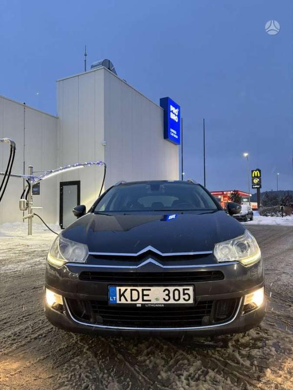 Pelēks Citroen C5 2011 Viļņa, ar dzinēja tilpumu 2.99 L un nobraukumu 350 tūkst. km par 1800 €, foto 2 vietnē AUTOMOTO.COM.LV