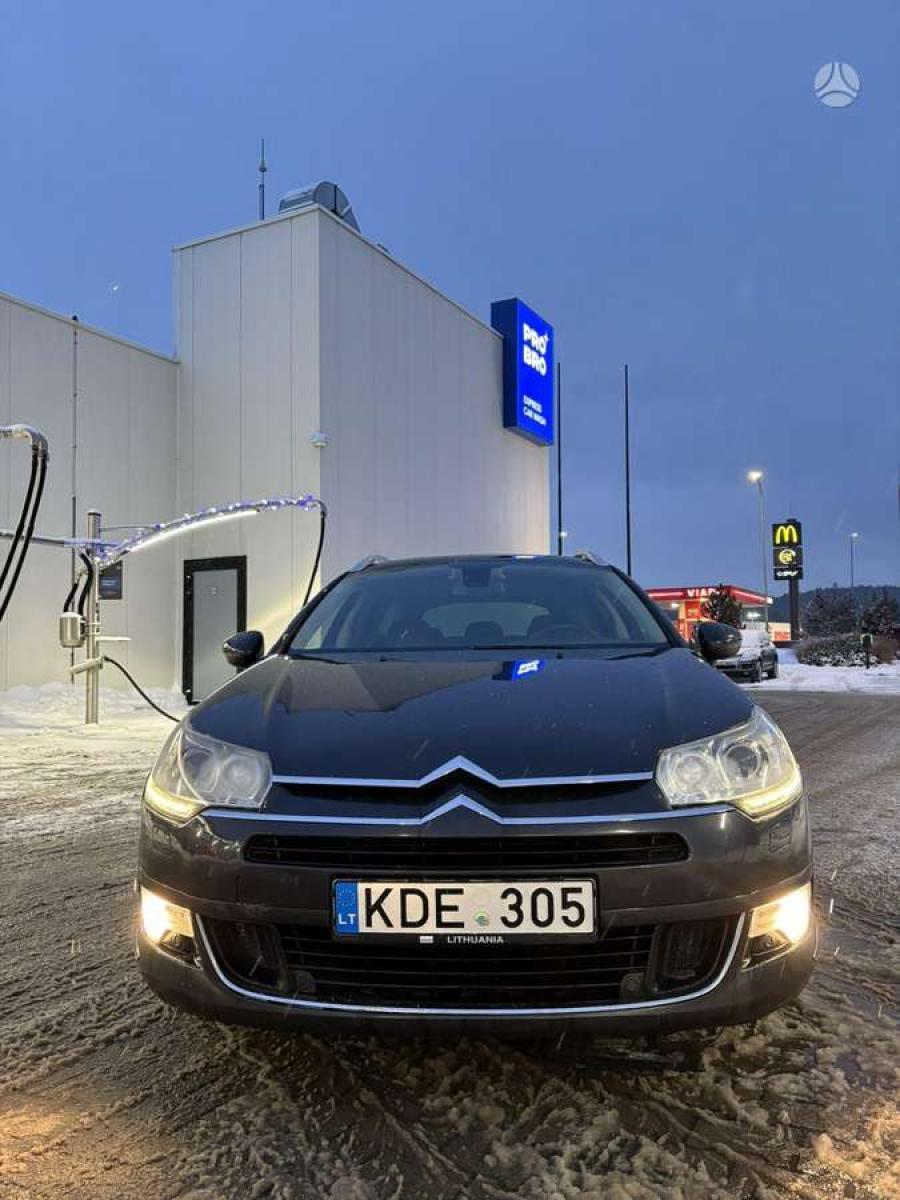 Pelēks Citroen C5 2011 Viļņa, ar dzinēja tilpumu 2.99 L un nobraukumu 350 tūkst. km par 1800 €, foto 2 vietnē AUTOMOTO.COM.LV