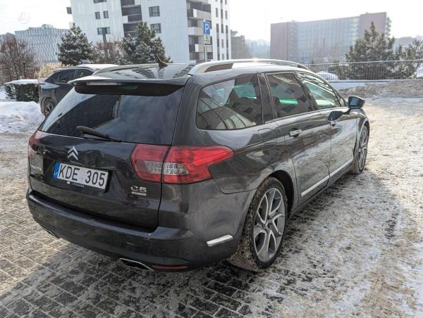 Pelēks Citroen C5 2011 Viļņa, ar dzinēja tilpumu 2.99 L un nobraukumu 347 tūkst. km par 2500 €, foto 3 vietnē AUTOMOTO.COM.LV