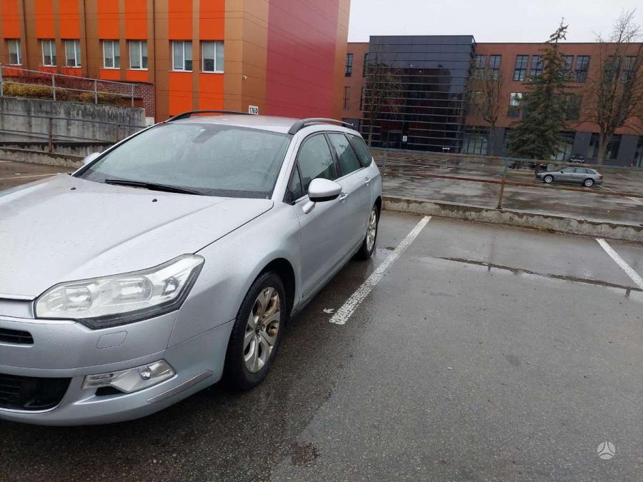 Pelēks Citroen C5 2011 Viļņa, ar dzinēja tilpumu 2.00 L un nobraukumu 372 tūkst. km par 3100 €, foto 1 vietnē AUTOMOTO.COM.LV