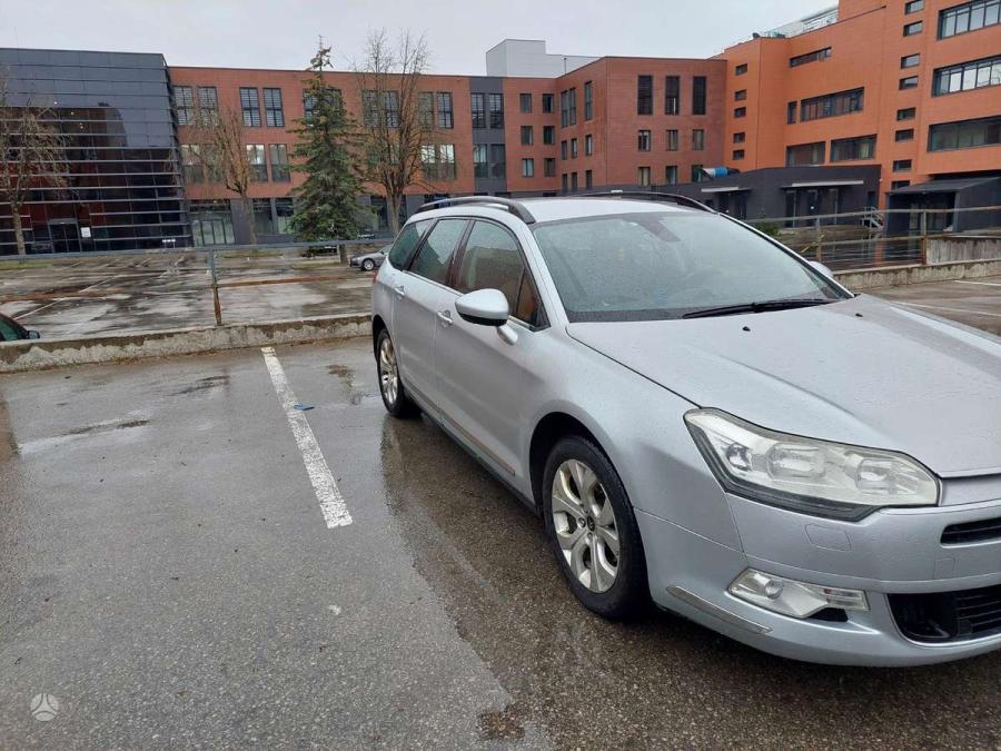 Pelēks Citroen C5 2011 Viļņa, ar dzinēja tilpumu 2.00 L un nobraukumu 372 tūkst. km par 3100 €, foto 2 vietnē AUTOMOTO.COM.LV