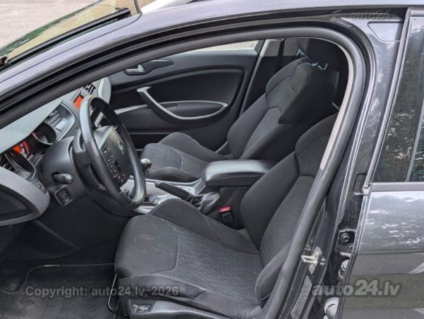 Grey Citroen C5 2011 in Tallinn, with an engine capacity of 2.00 L and mileage of 375 thousand km for 2390 €, photo 8 on AUTOMOTO.COM.LV