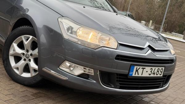 Grey Citroen C5 2011 in Riga, with an engine capacity of 2.00 L and mileage of 310 thousand km for 3650 €, photo 5 on AUTOMOTO.COM.LV
