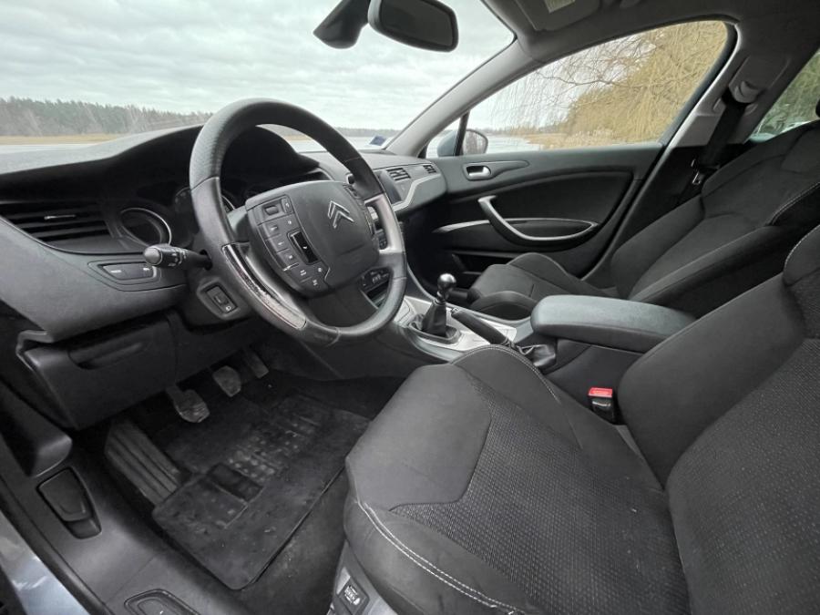 Grey Citroen C5 2011 in Riga, with an engine capacity of 2.00 L and mileage of 310 thousand km for 3650 €, photo 23 on AUTOMOTO.COM.LV