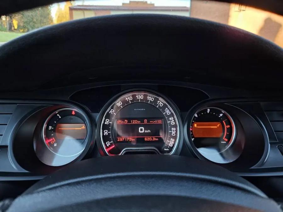 Pelēks Citroen C5 2011 Jēkabpils, ar dzinēja tilpumu 2.00 L un nobraukumu 298 tūkst. km par 4650 €, foto 26 vietnē AUTOMOTO.COM.LV