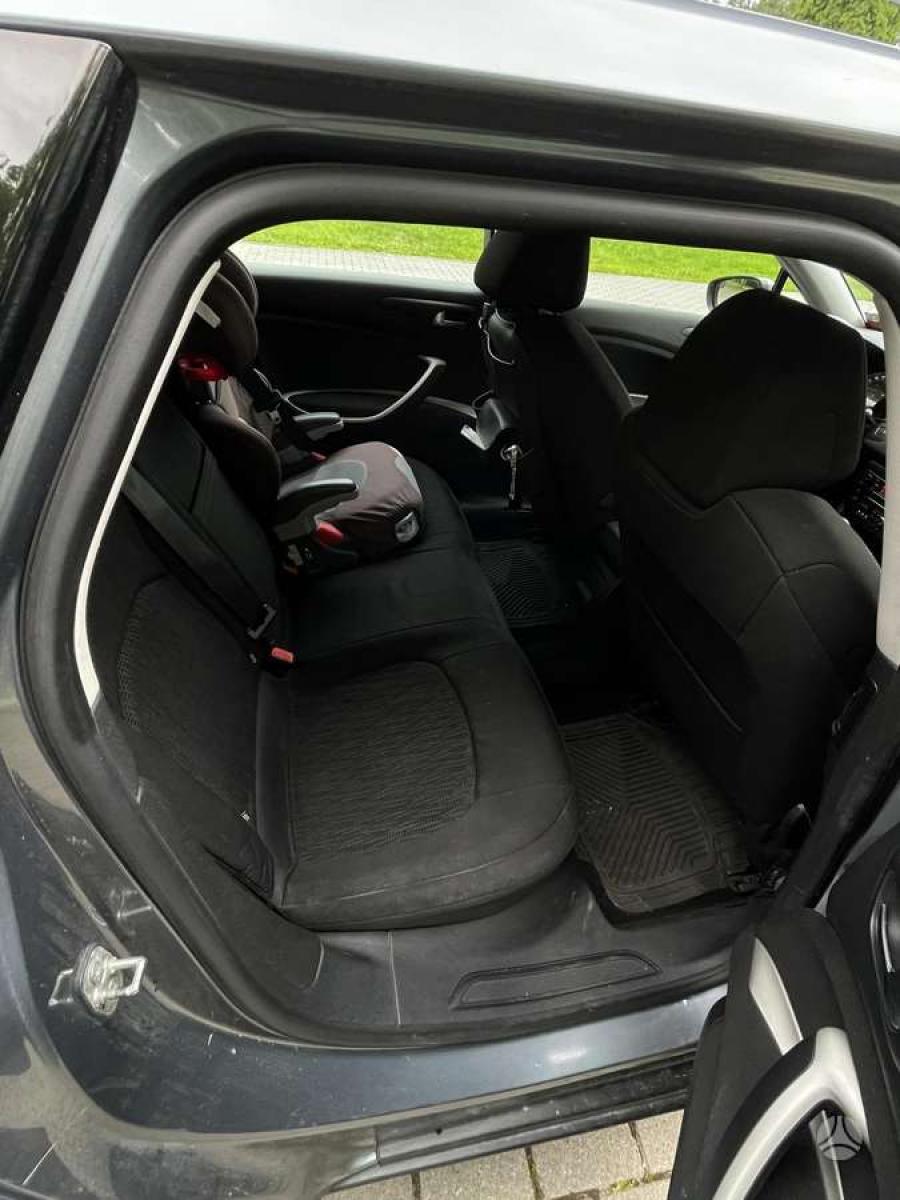 Pelēks Citroen C5 2011 Biržai, ar dzinēja tilpumu 1.56 L un nobraukumu 186 tūkst. km par 3200 €, foto 18 vietnē AUTOMOTO.COM.LV