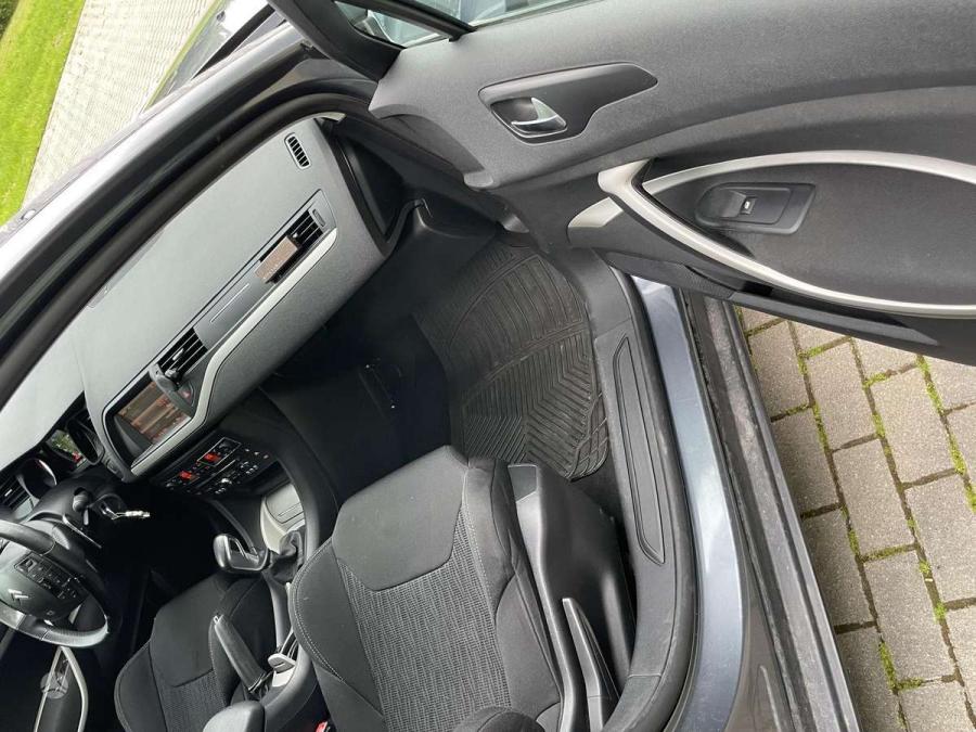 Pelēks Citroen C5 2011 Biržai, ar dzinēja tilpumu 1.56 L un nobraukumu 186 tūkst. km par 3200 €, foto 19 vietnē AUTOMOTO.COM.LV