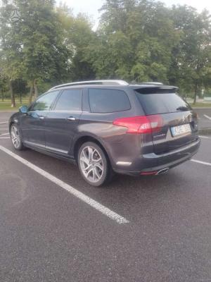 Grey Citroen C5 2011 in Kedainiai, with an engine capacity of 2.99 L and mileage of 367 thousand km for 2500 €, photo 4 on AUTOMOTO.COM.LV