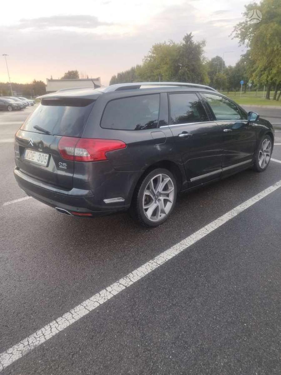 Grey Citroen C5 2011 in Kedainiai, with an engine capacity of 2.99 L and mileage of 367 thousand km for 2500 €, photo 8 on AUTOMOTO.COM.LV