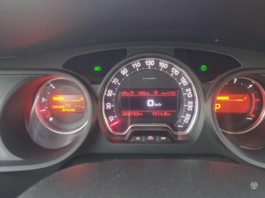 Grey Citroen C5 2011 in Kedainiai, with an engine capacity of 2.99 L and mileage of 367 thousand km for 2500 €, photo 16 on AUTOMOTO.COM.LV