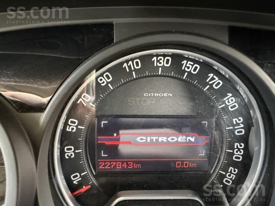 Pelēks Citroen C5 2011 Aizkraukle, ar dzinēja tilpumu 1.60 L un nobraukumu 228 tūkst. km par 4000 €, foto 8 vietnē AUTOMOTO.COM.LV