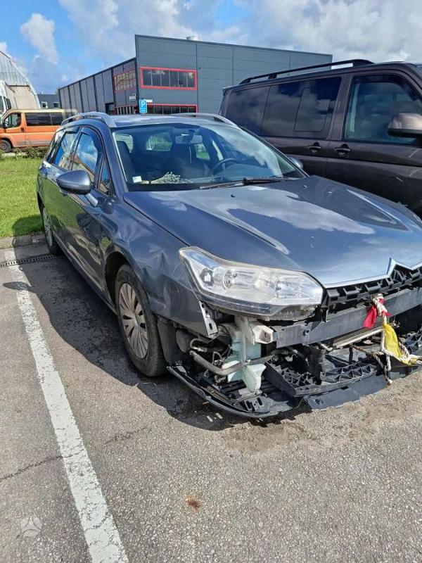 Pelēks Citroen C5 2011 Klaipėda, ar dzinēja tilpumu 1.56 L un nobraukumu 333 tūkst. km par 700 €, foto 1 vietnē AUTOMOTO.COM.LV