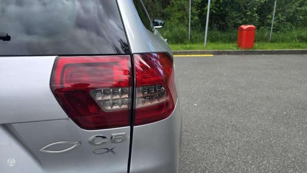 Grey Citroen C5 2012 in Kaunas, with an engine capacity of 2.00 L and mileage of 419 thousand km for 2600 €, photo 8 on AUTOMOTO.COM.LV