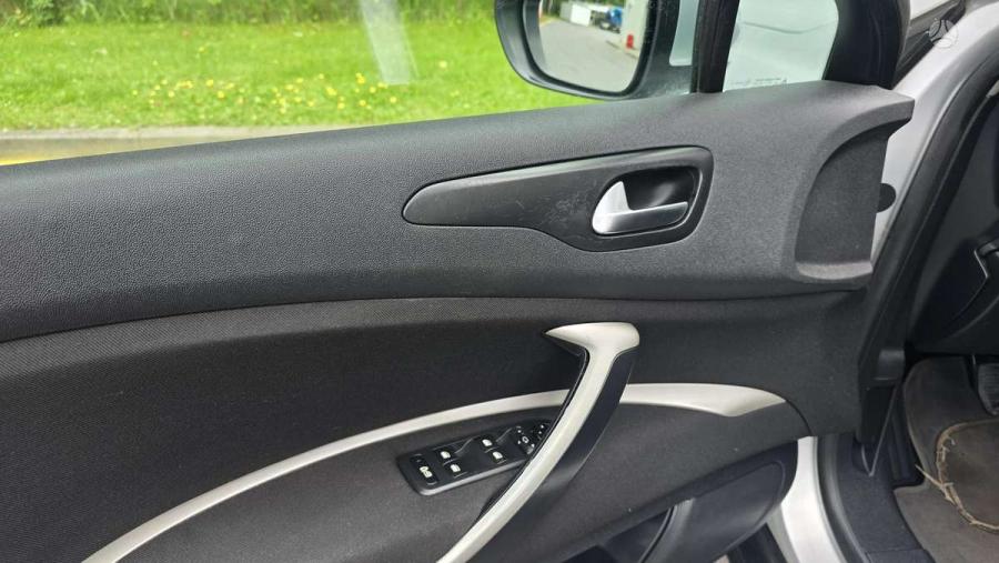 Pelēks Citroen C5 2012 Kauņa, ar dzinēja tilpumu 2.00 L un nobraukumu 419 tūkst. km par 2600 €, foto 16 vietnē AUTOMOTO.COM.LV
