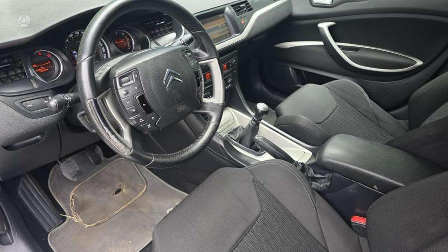Pelēks Citroen C5 2012 Kauņa, ar dzinēja tilpumu 2.00 L un nobraukumu 419 tūkst. km par 2600 €, foto 19 vietnē AUTOMOTO.COM.LV