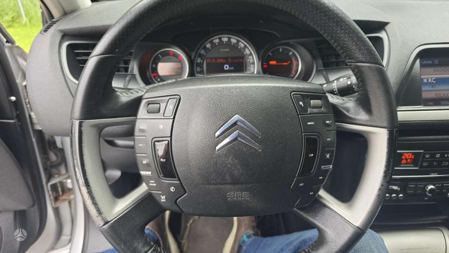 Pelēks Citroen C5 2012 Kauņa, ar dzinēja tilpumu 2.00 L un nobraukumu 419 tūkst. km par 2600 €, foto 20 vietnē AUTOMOTO.COM.LV