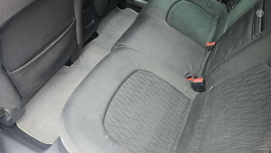 Pelēks Citroen C5 2012 Kauņa, ar dzinēja tilpumu 2.00 L un nobraukumu 419 tūkst. km par 2600 €, foto 25 vietnē AUTOMOTO.COM.LV