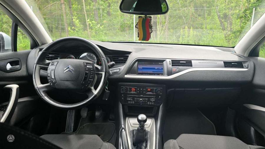 Pelēks Citroen C5 2012 Kauņa, ar dzinēja tilpumu 2.00 L un nobraukumu 419 tūkst. km par 2600 €, foto 28 vietnē AUTOMOTO.COM.LV
